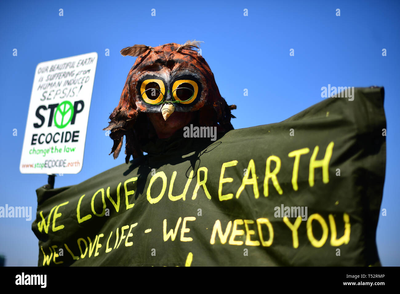 Owl mask hi-res stock photography and images - Alamy