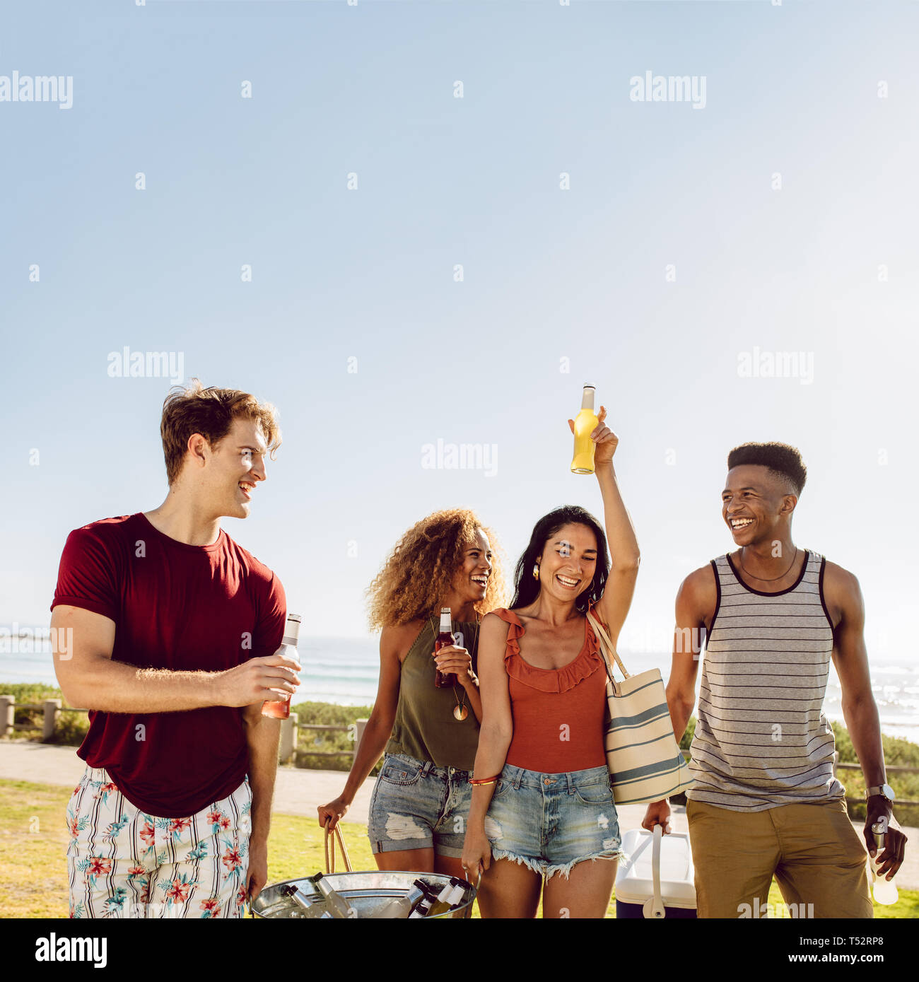 Summer beach happy friends group hi-res stock photography and images ...