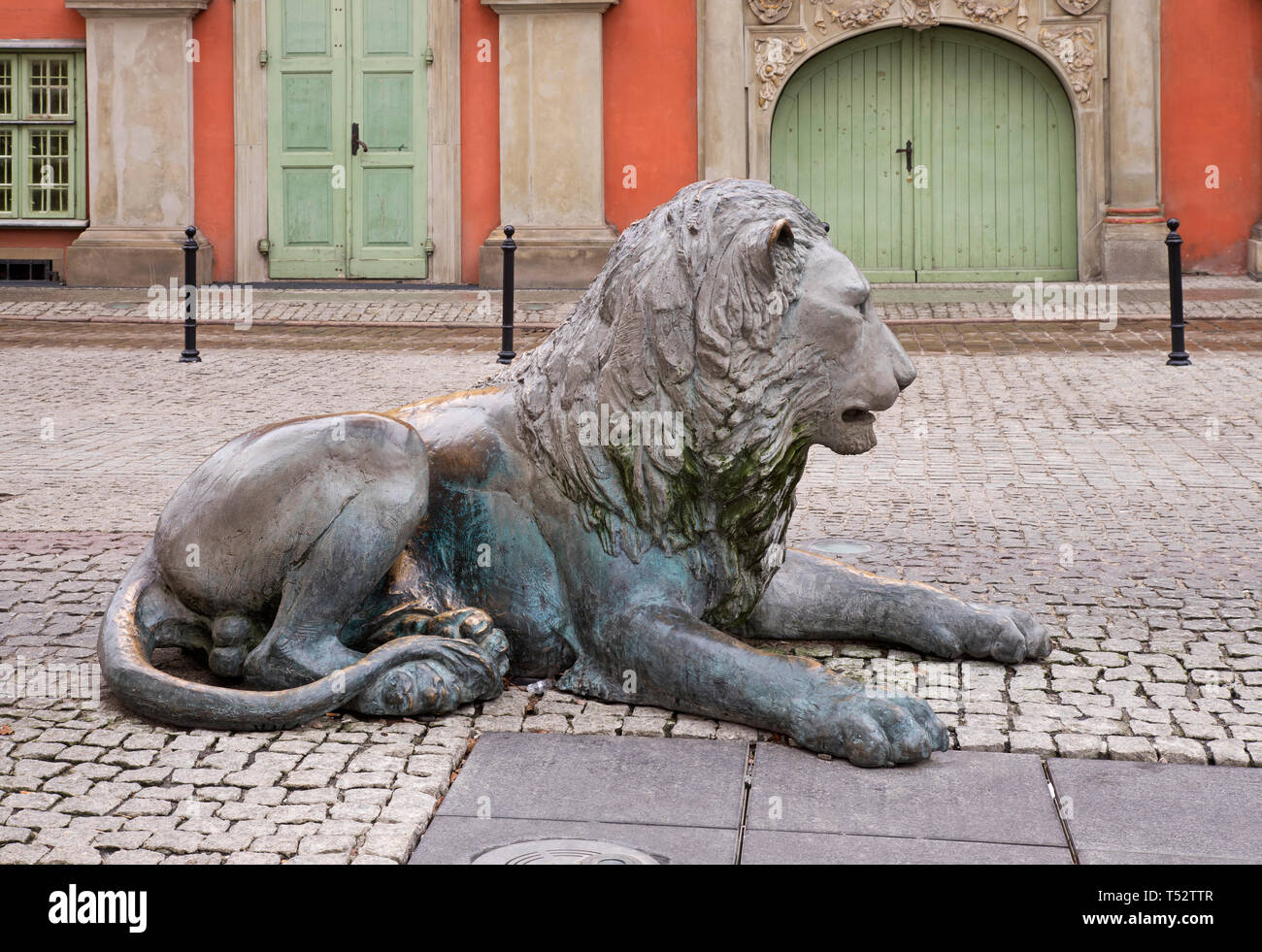 Four quarters hi-res stock photography and images - Alamy