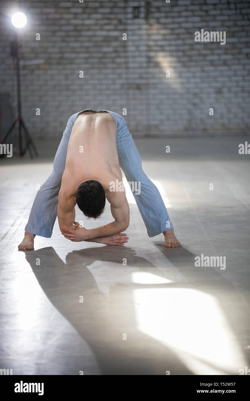 Silhouette man bending down hi-res stock photography and images - Alamy