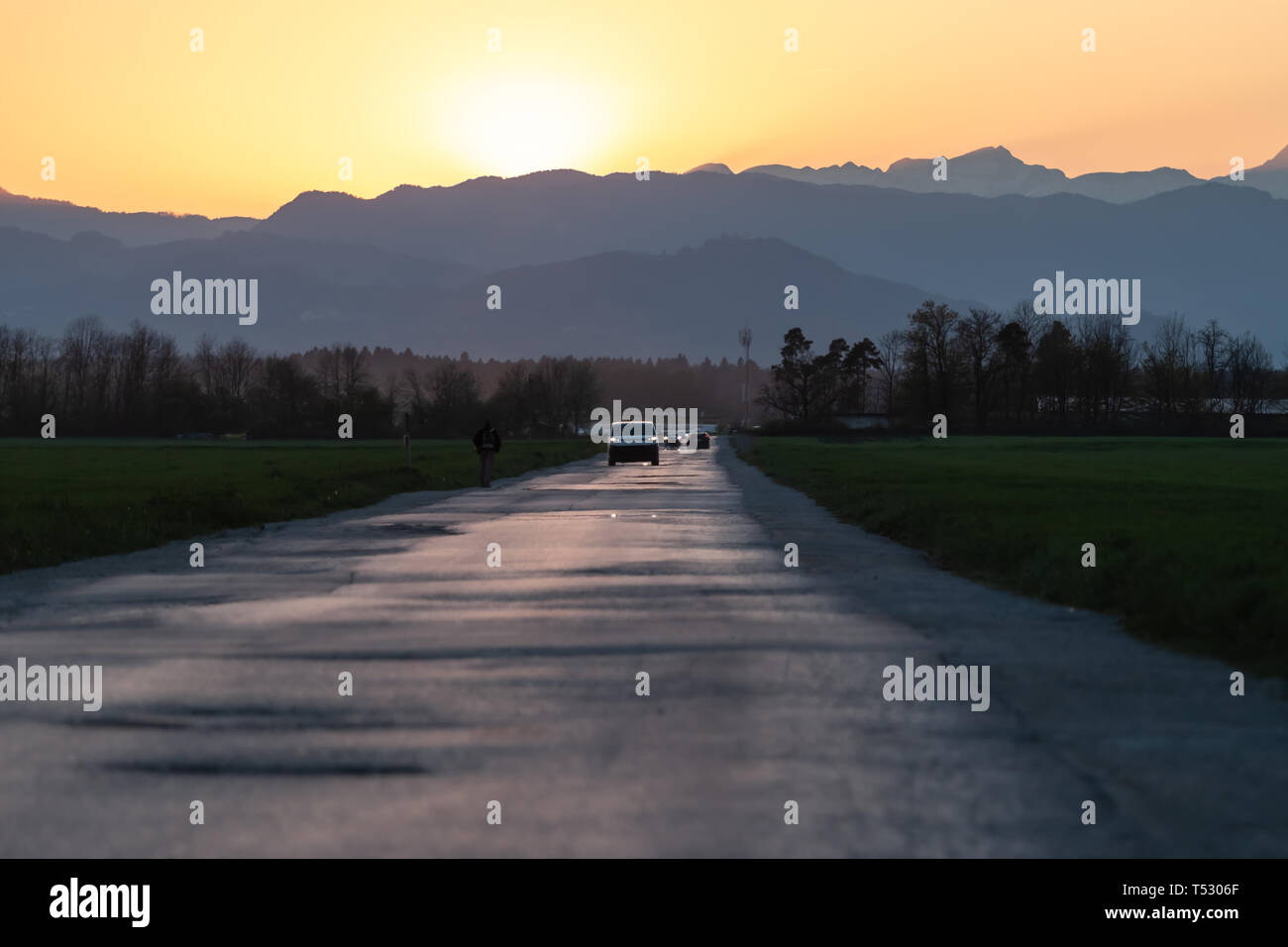 evening road heading to beautiful sunset horizon copyspace Stock Photo ...
