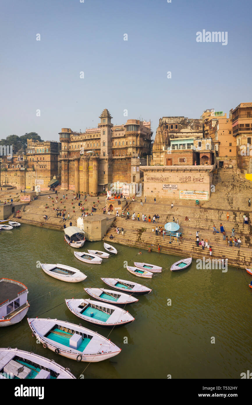 Varanasi ghats hi-res stock photography and images - Alamy