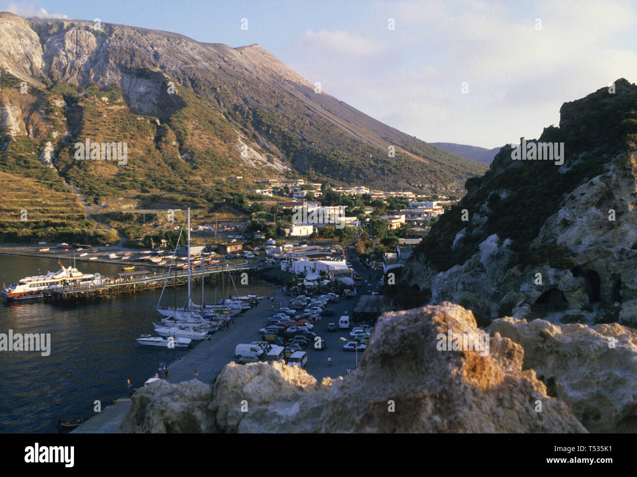 Vulcano isola sicilia hi-res stock photography and images - Alamy