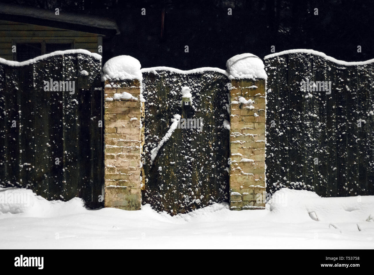 Rural winter scene. Snow covered wooden fence Stock Photo - Alamy