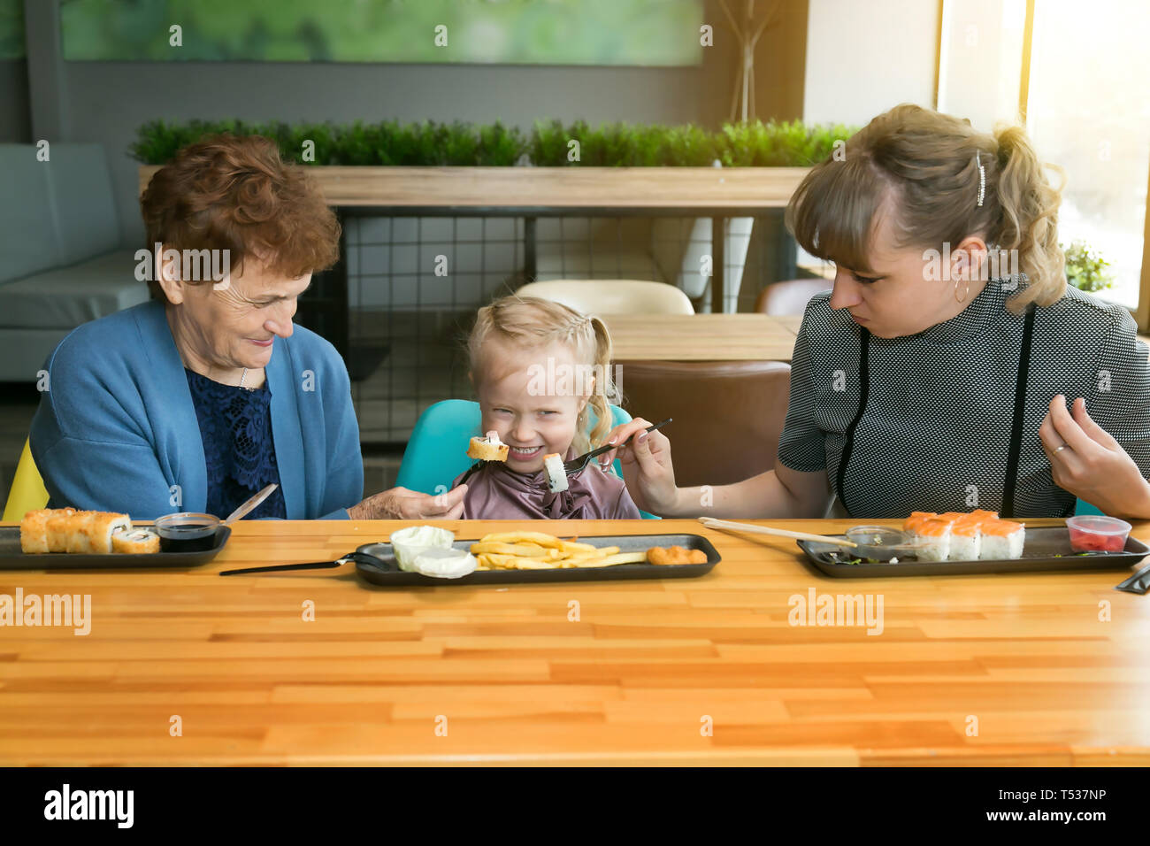 The child does not want to eat there, but his parents force him to eat ...