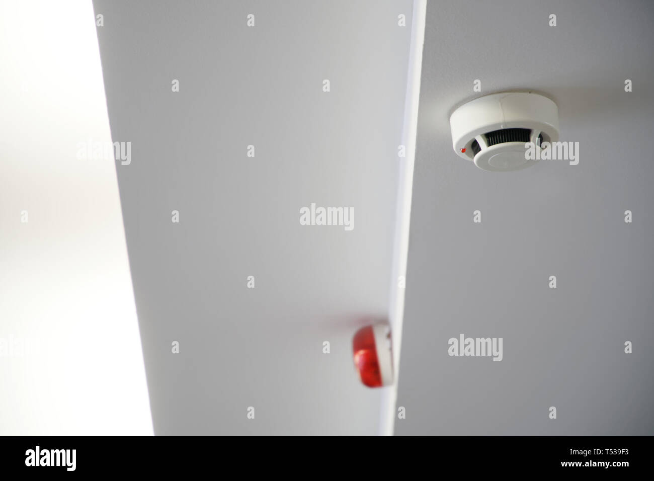 An example of mounting a fire detector and a light indication unit on a ...