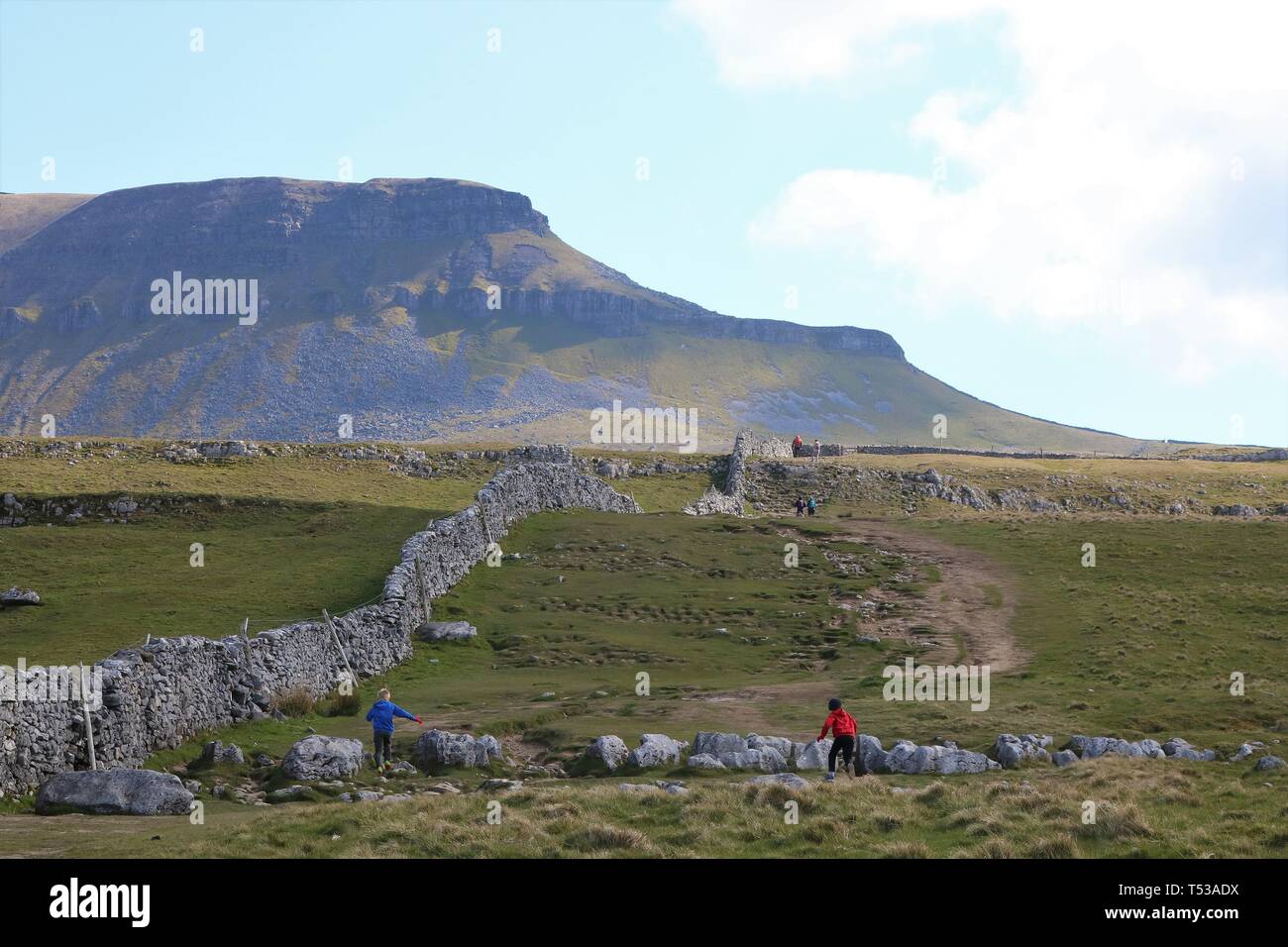 Yoredale way hi-res stock photography and images - Alamy