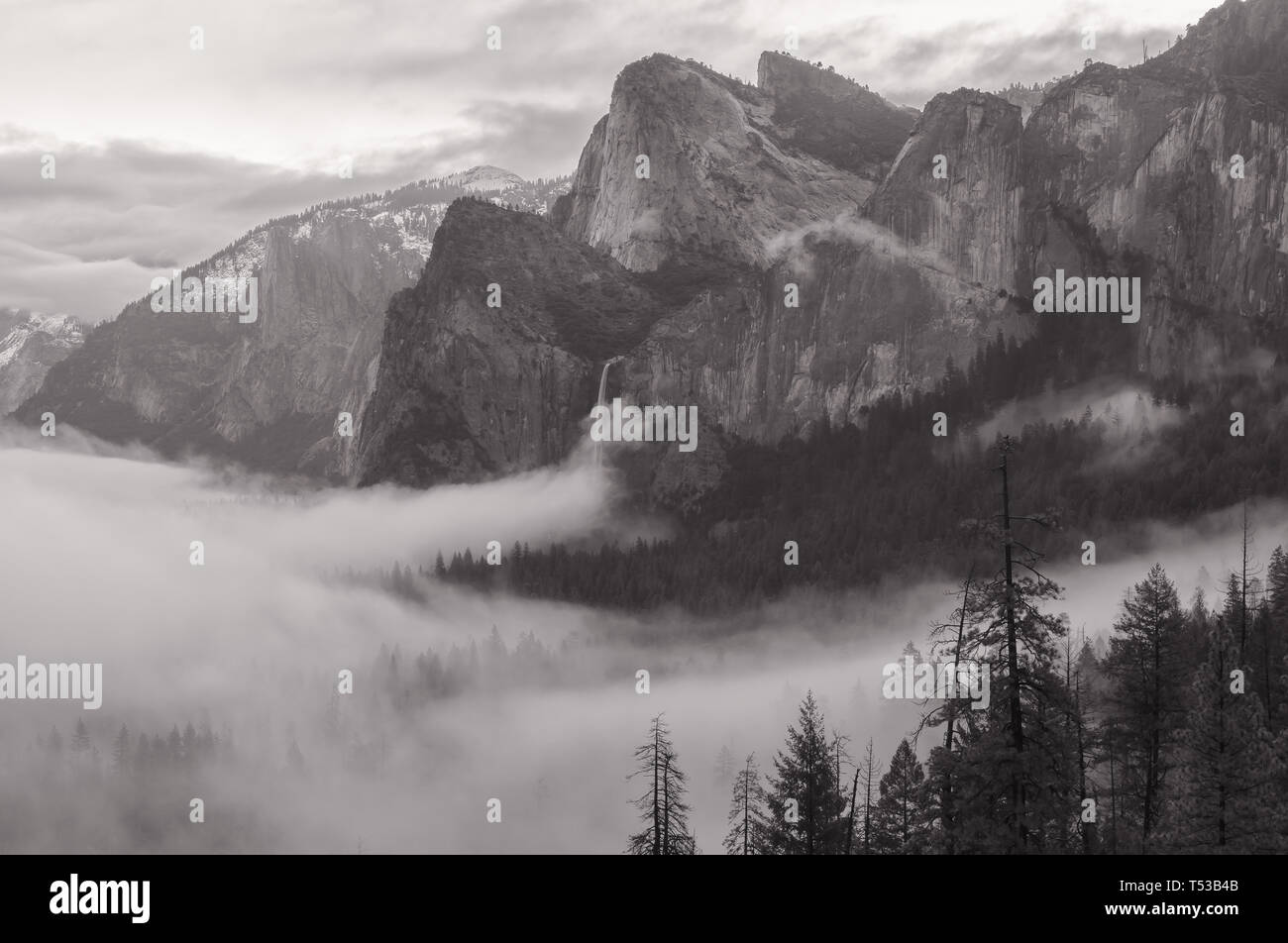 Yosemite valley clouds dawn rocks hi-res stock photography and images ...
