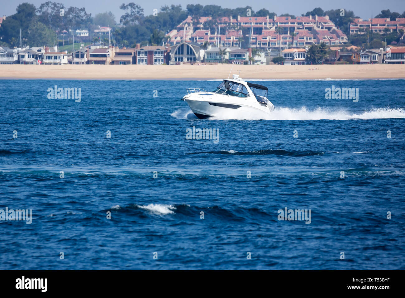 Boat cuts through ocean water hi-res stock photography and images - Alamy