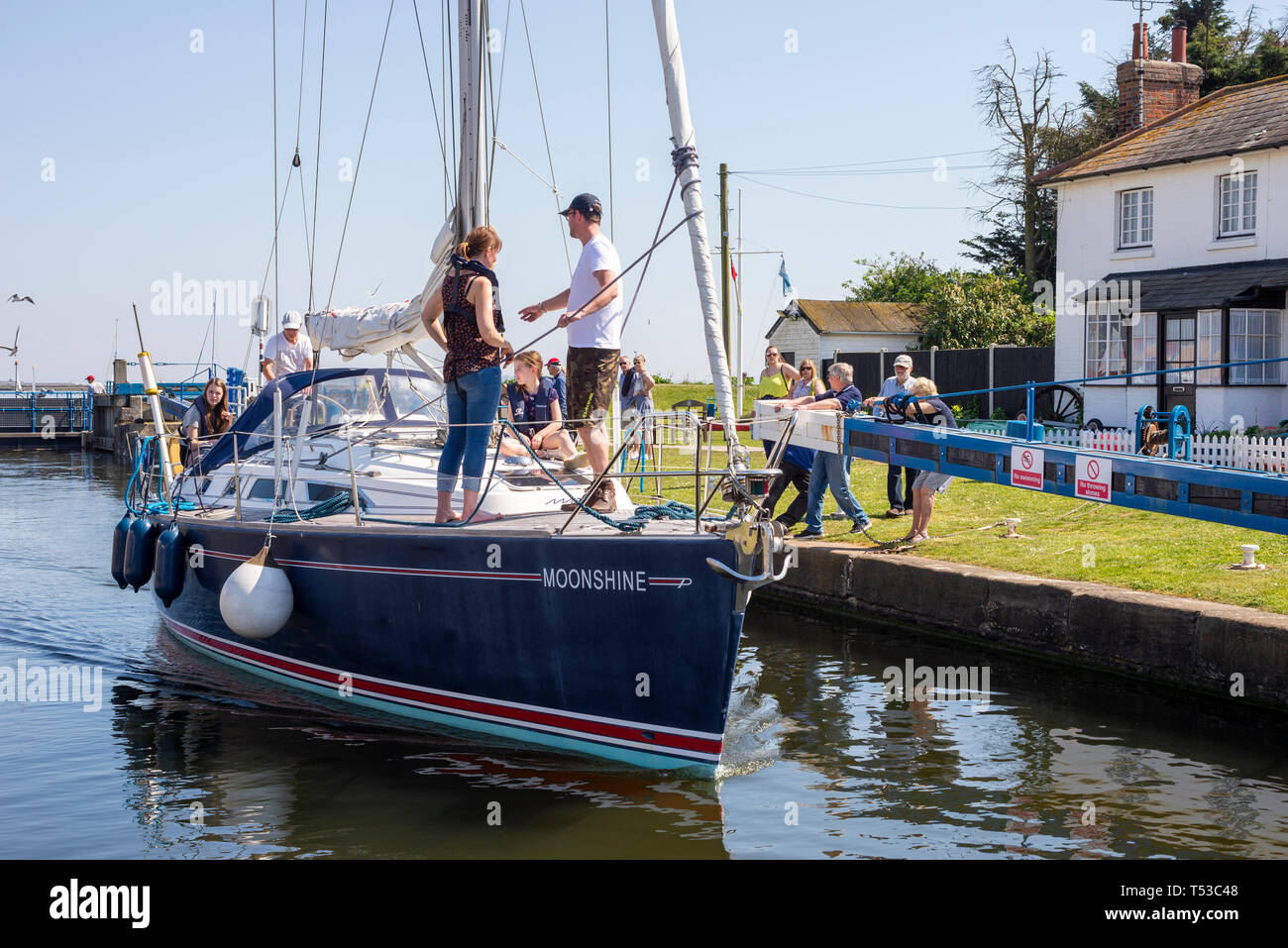 Lock operation hi-res stock photography and images - Alamy