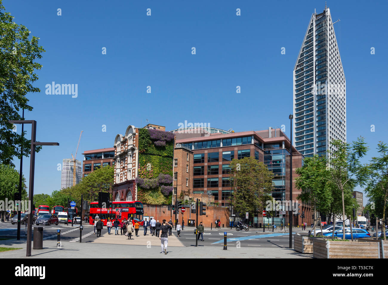 Elephant and castle high hi-res stock photography and images - Alamy