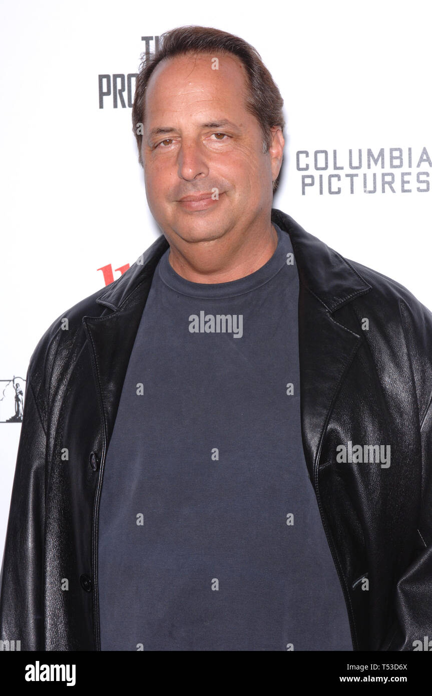 LOS ANGELES, CA. December 12, 2005: Actor JON LOVITZ at the world ...