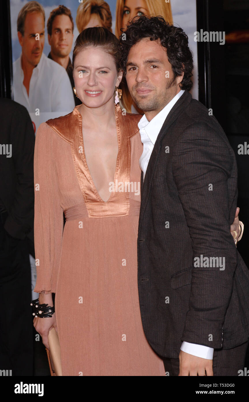 LOS ANGELES, CA. December 15, 2005: Actor MARK RUFFALO & wife actress ...