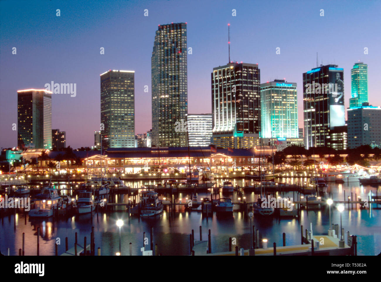 Bay waterside marketplace downtown skyline hi-res stock photography and ...