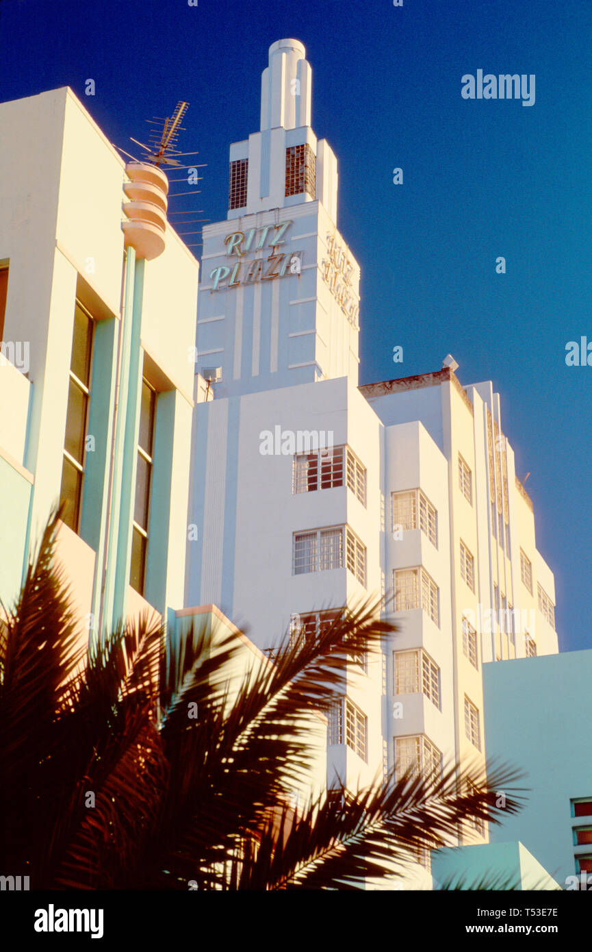 The ritz plaza hotel hi-res stock photography and images - Alamy