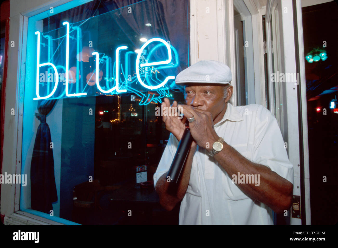 Blues harmonica player nightlife hi-res stock photography and images ...