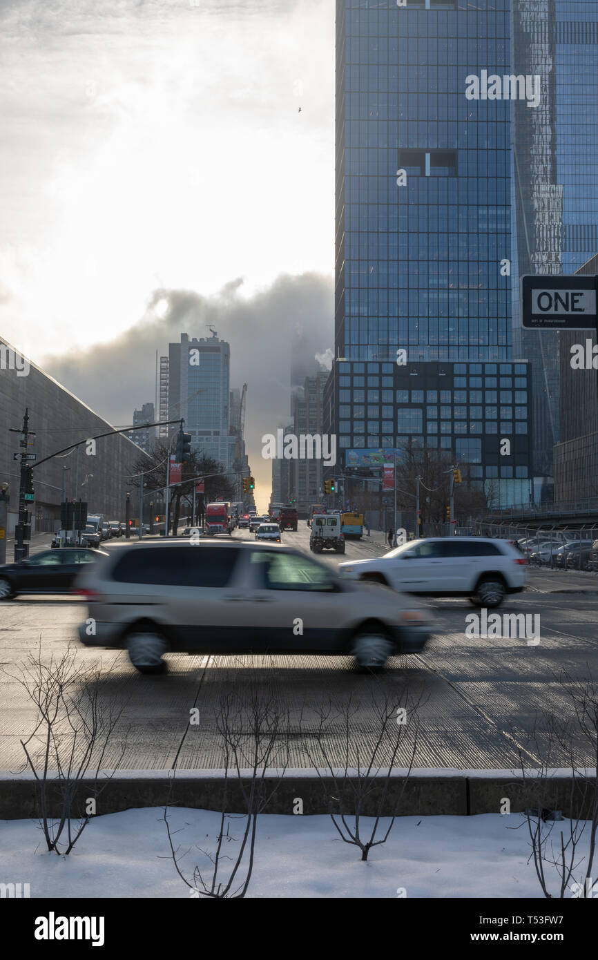 Mist Cover Empire State Building Stock Photo - Alamy