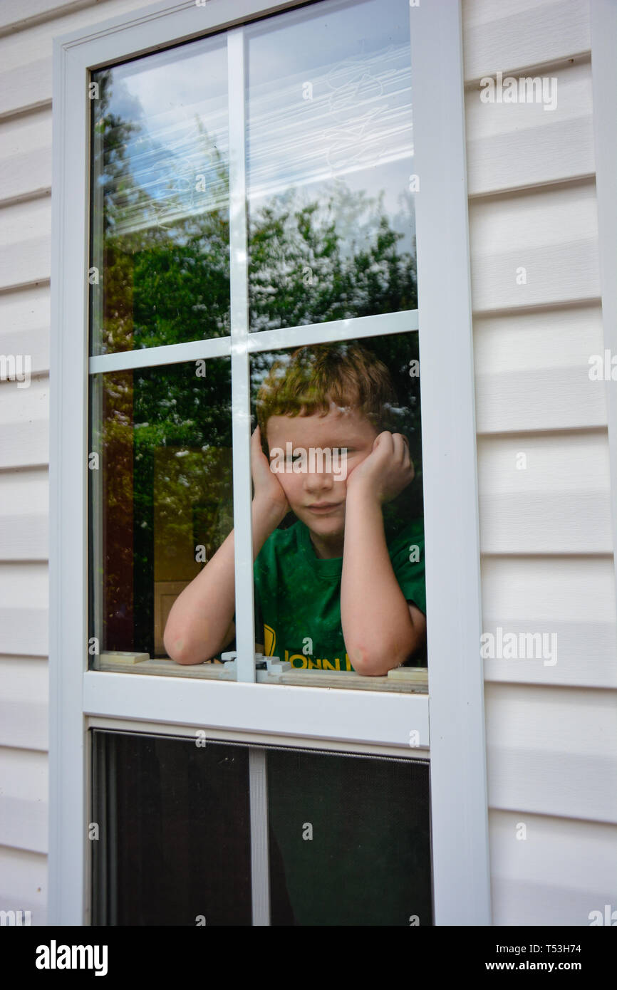 Child Sad Window Stock Photos & Child Sad Window Stock Images - Alamy