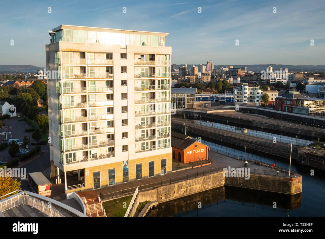 Edge of cardiff bay hi-res stock photography and images - Alamy