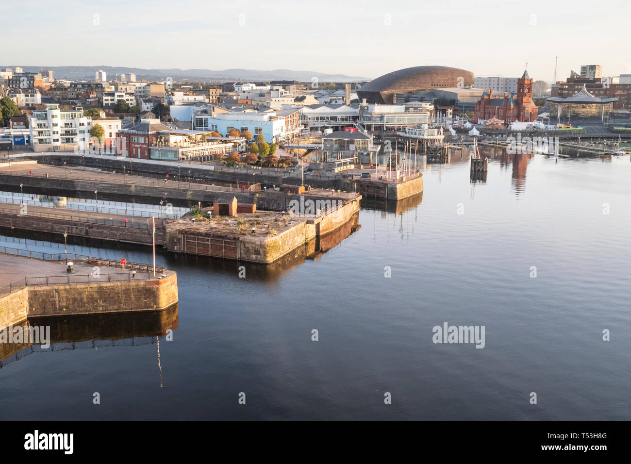 Cardiff docks old hi-res stock photography and images - Alamy