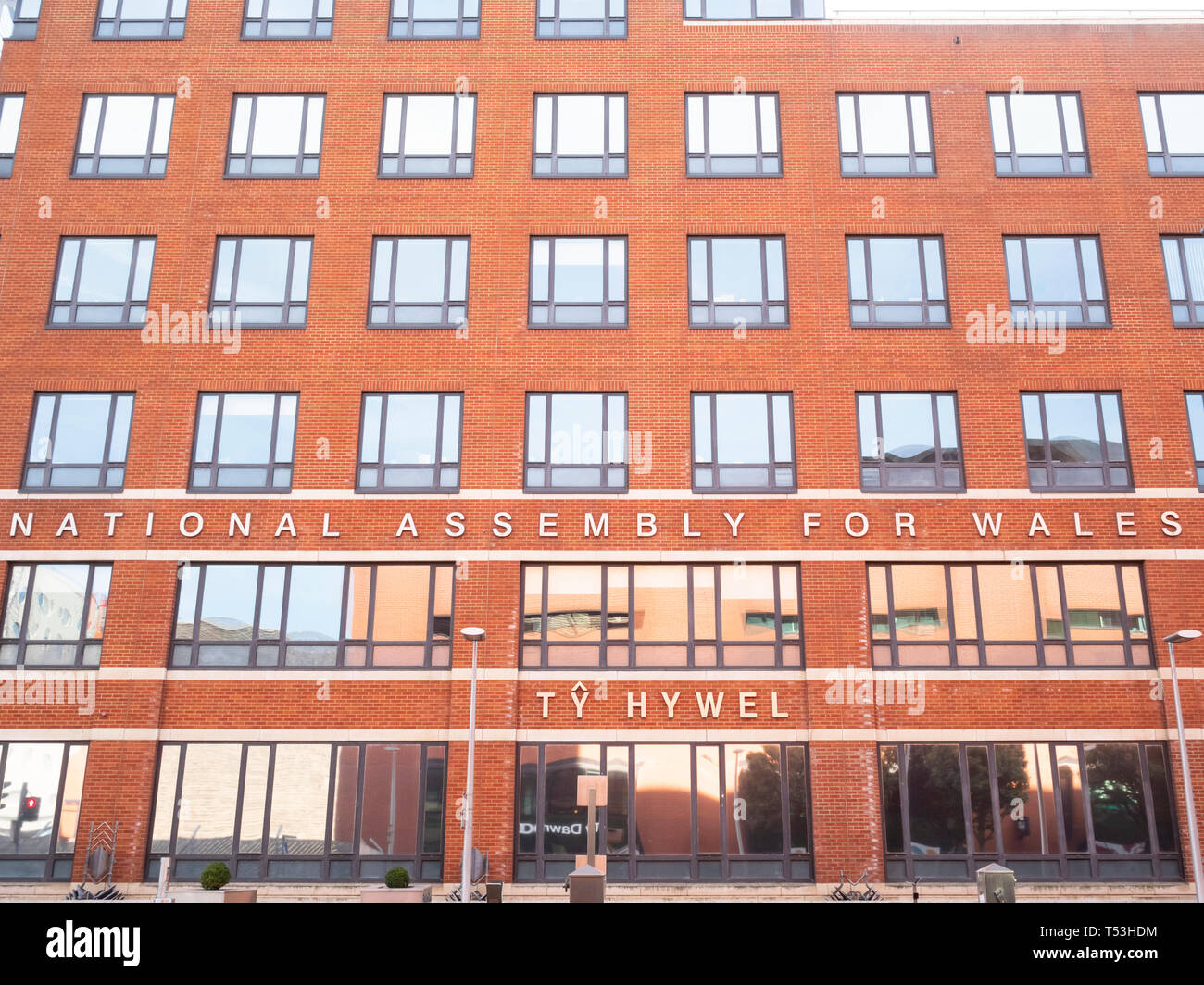 Ty hywel building hi-res stock photography and images - Alamy