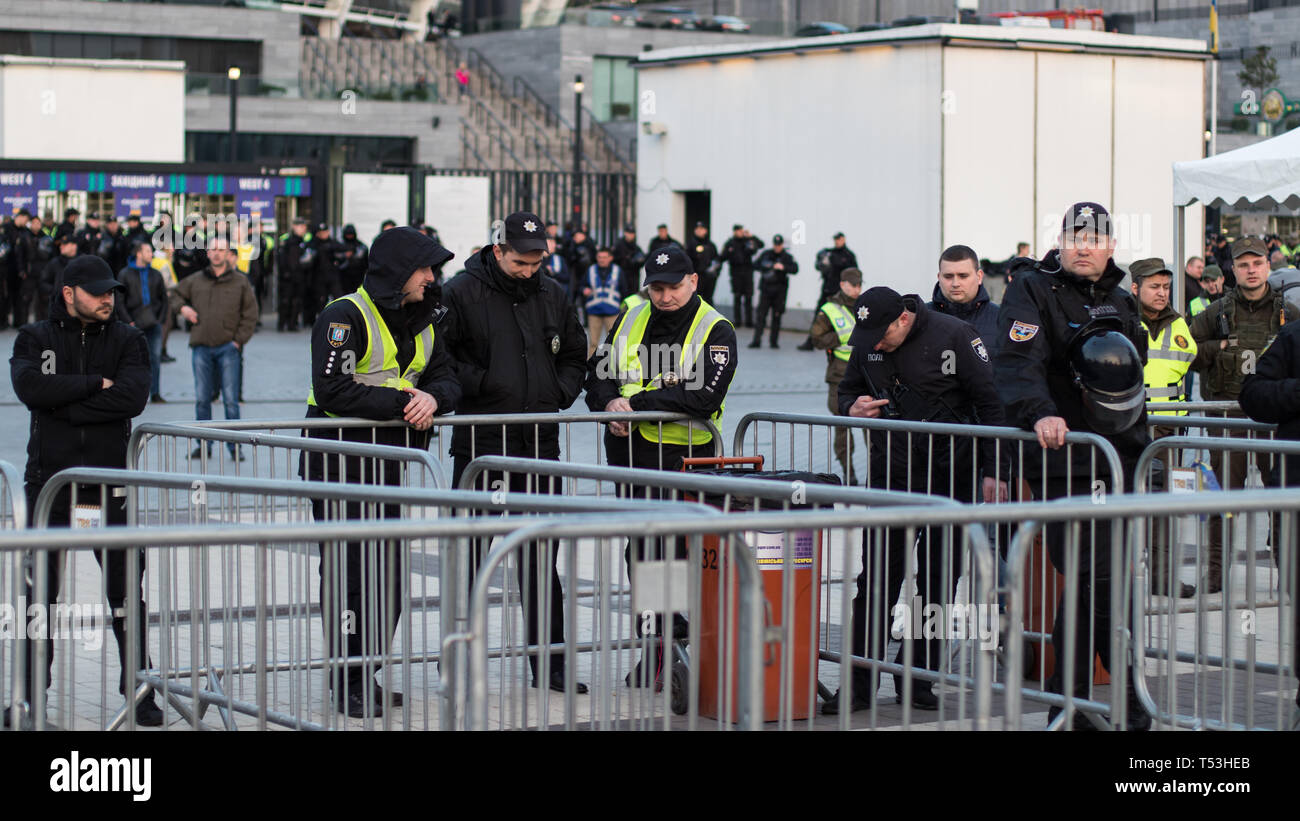 Event entrance crowd security hi-res stock photography and images - Alamy