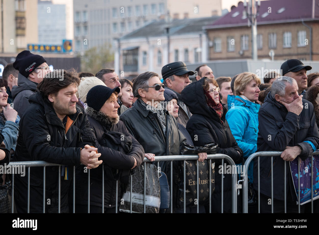 Live stadium crowd area hi-res stock photography and images - Alamy