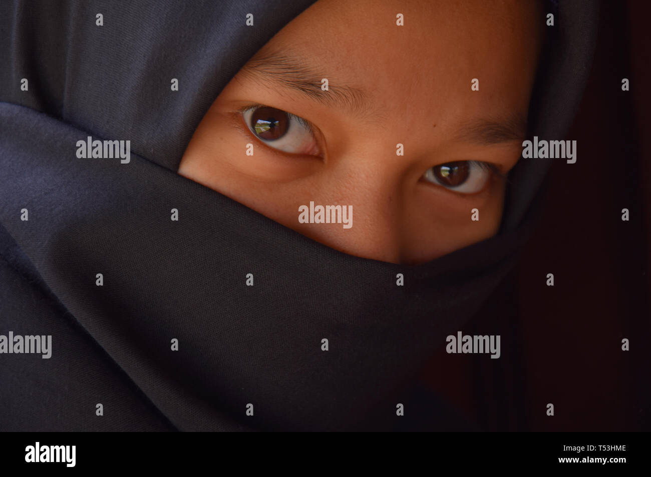 Hijab beautiful eyes hi-res stock photography and images - Alamy