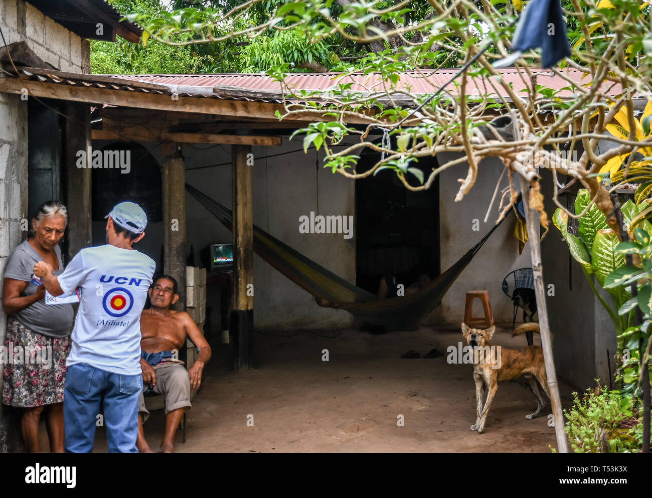 latin people speaking in Guatemalan village Stock Photo - Alamy