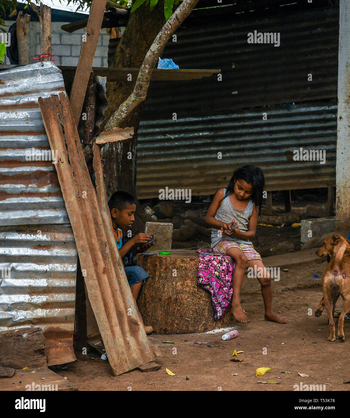 Native american poverty house hi-res stock photography and images - Alamy