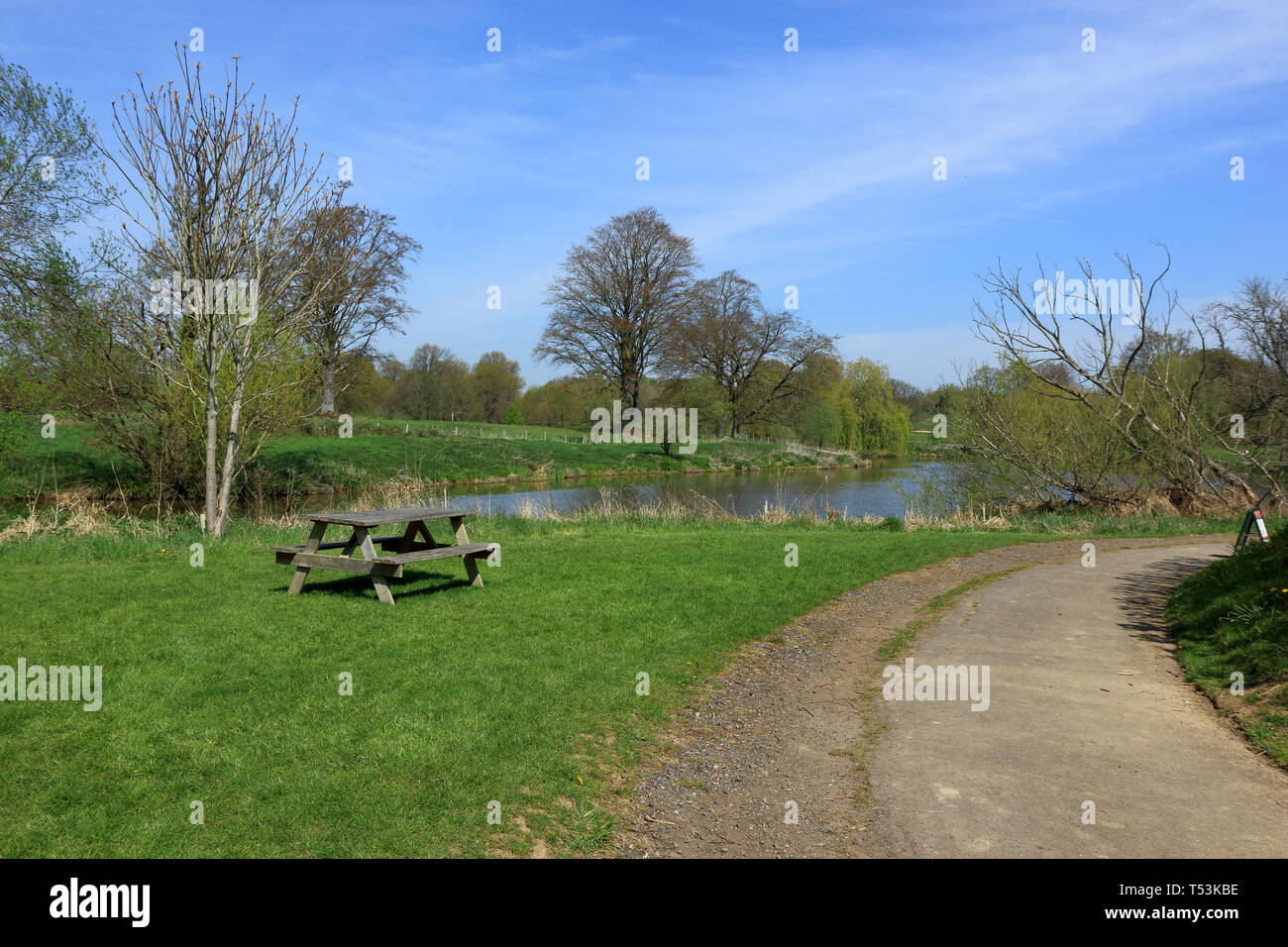 Footpath around the Lake in Hever Stock Photo - Alamy