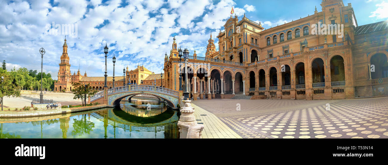 Pillar plaza hi-res stock photography and images - Alamy