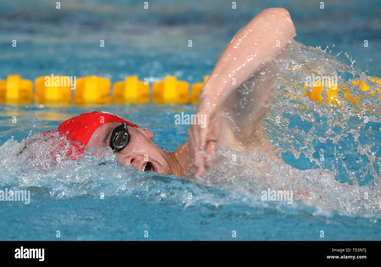 Mens 800m freestyle final hi-res stock photography and images - Alamy