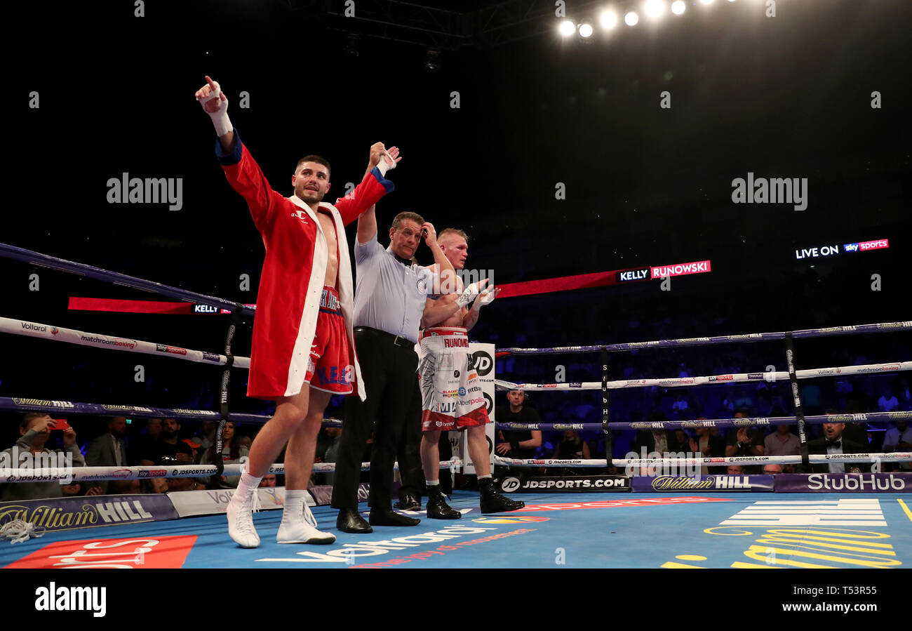 Josh Kelly (left) celebrates victory over Prezemyslaw Runowski (right ...