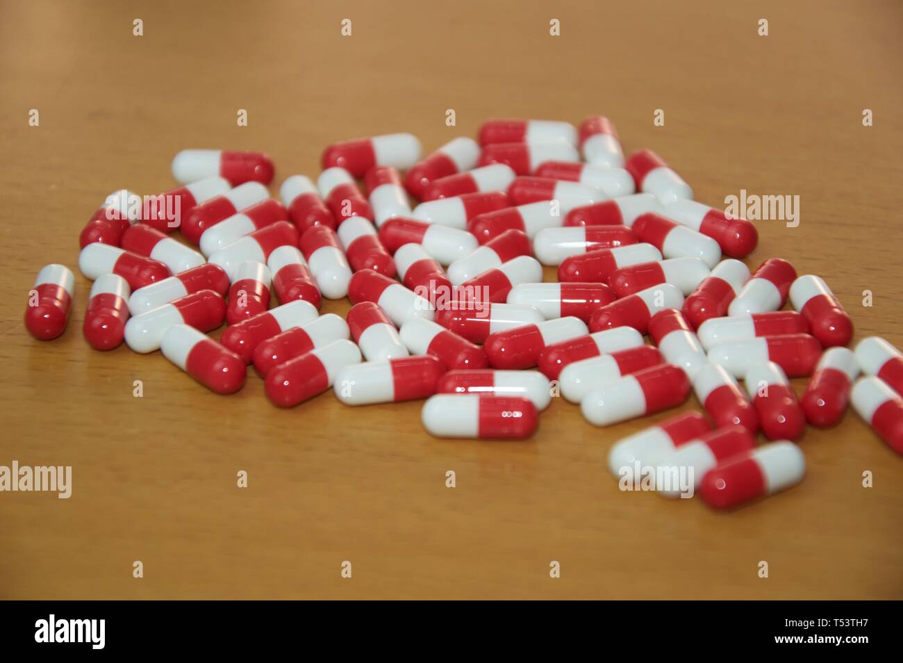 White and red capsules isolated Stock Photo - Alamy