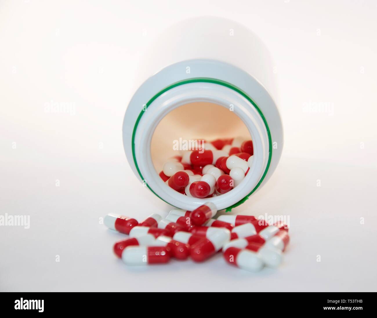 White and red capsules isolated Stock Photo - Alamy