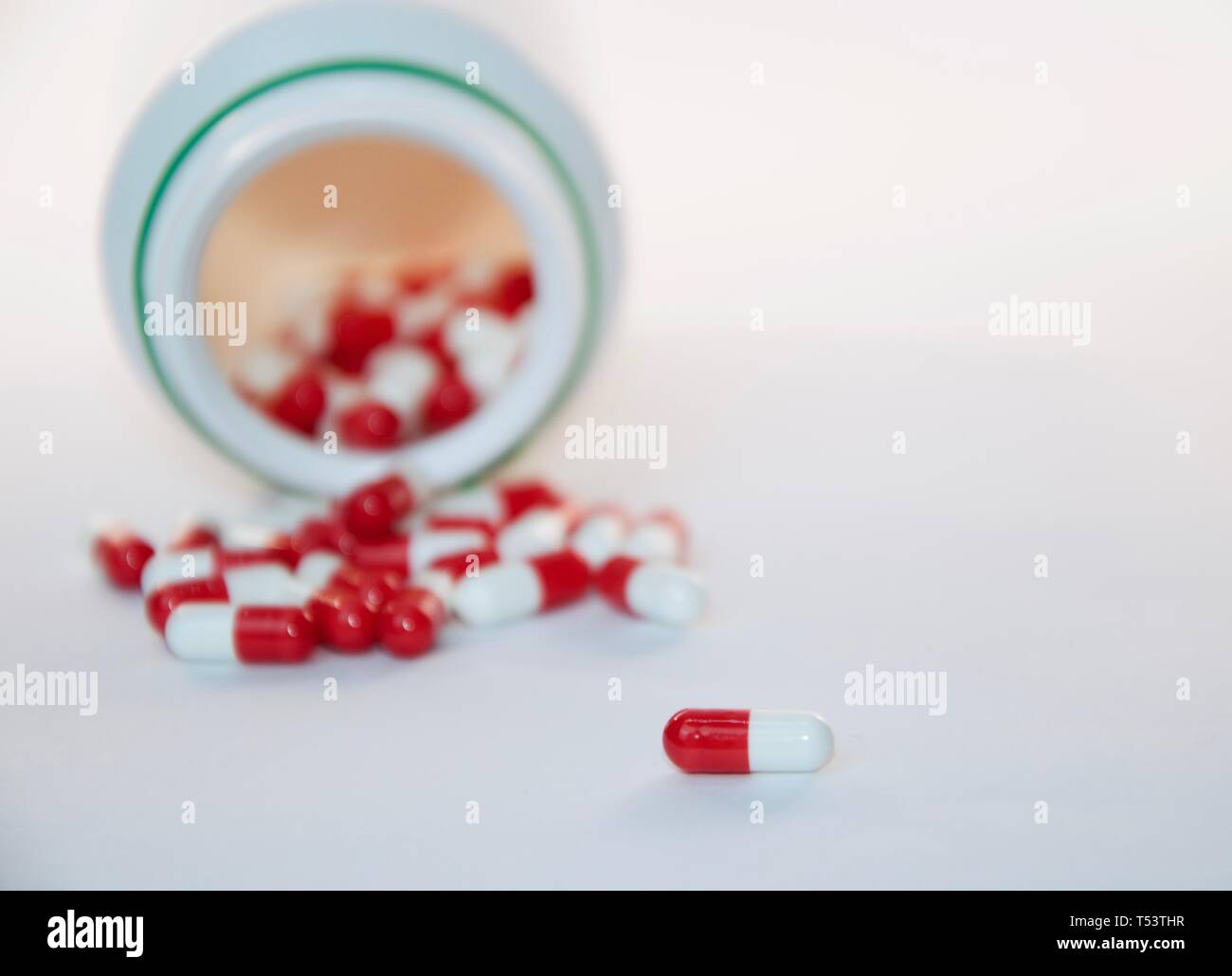 White and red capsules isolated Stock Photo - Alamy
