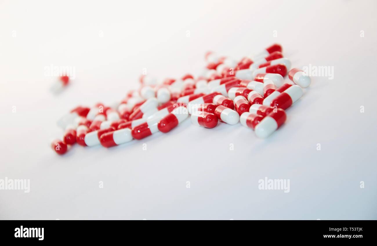 White and red capsules isolated Stock Photo - Alamy