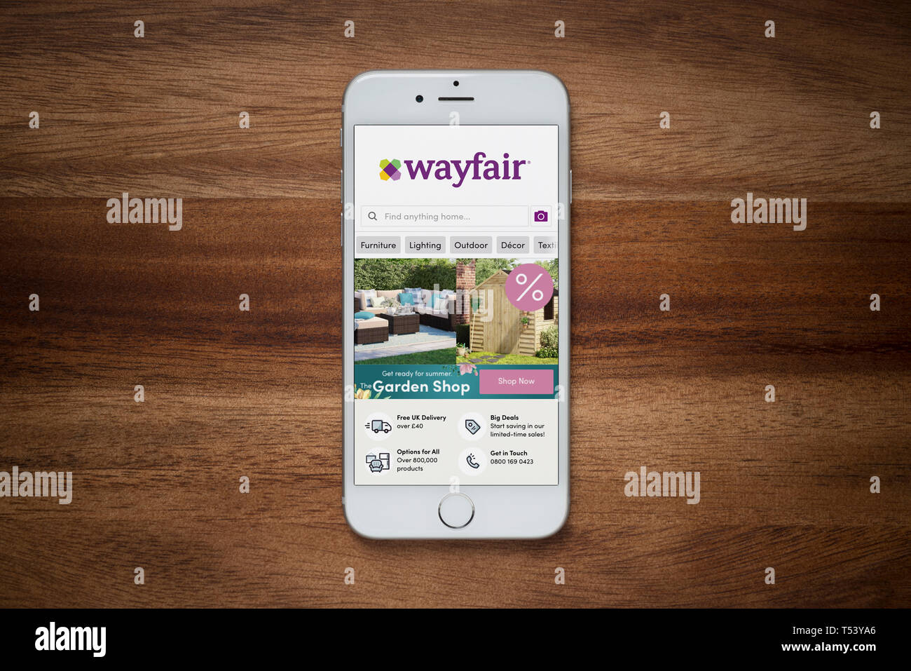 Wayfair logo hi-res stock photography and images - Alamy