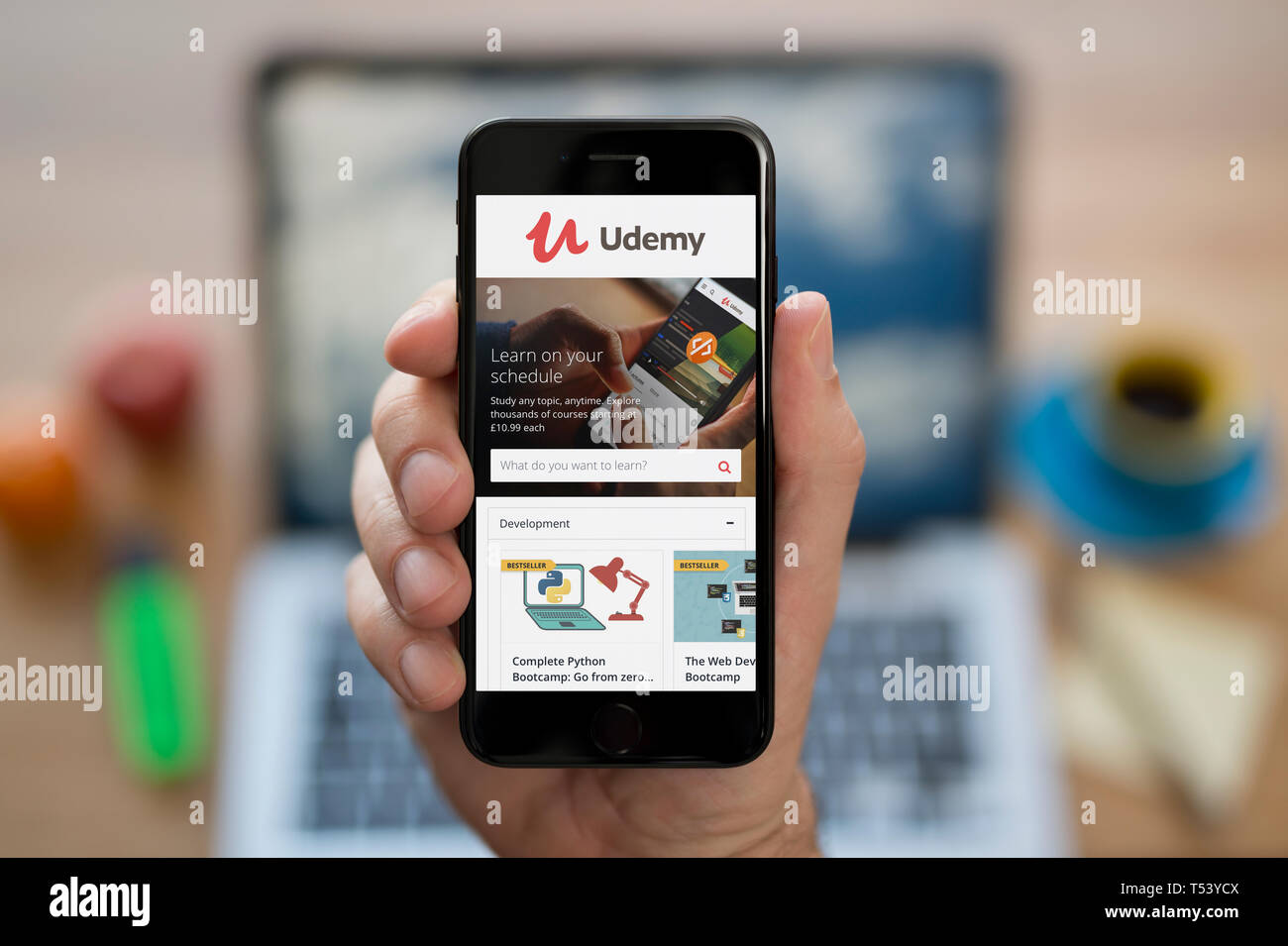 Udemy logo hi-res stock photography and images - Alamy
