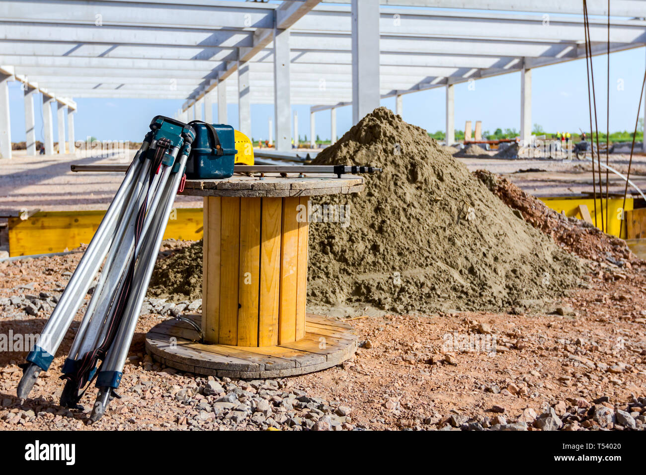Land surveying tripod hi-res stock photography and images - Alamy