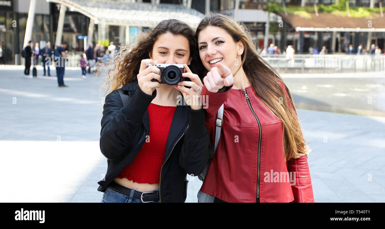 Pretty girls pictures hi-res stock photography and images - Alamy