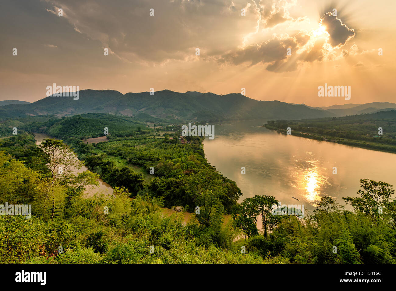 Mekong River flow between Thailand and Laos Stock Photo - Alamy