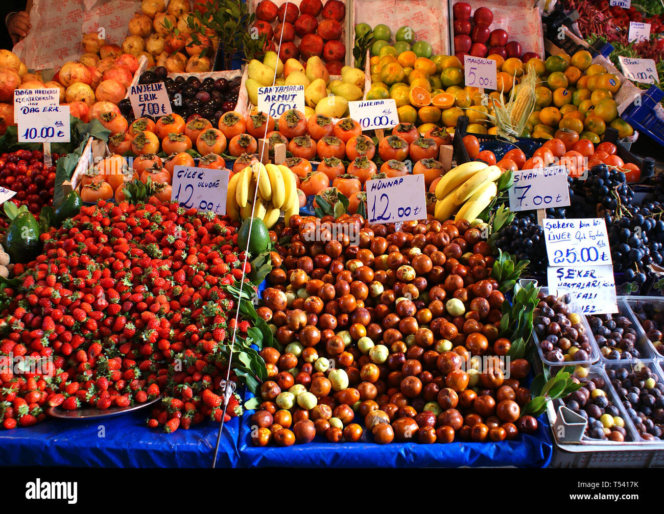Fruit bazaar in Istanbul Stock Photo - Alamy