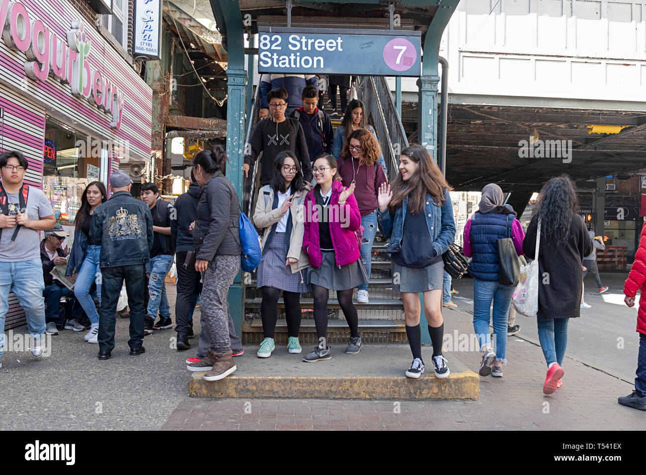 Crowd teens street hi-res stock photography and images - Alamy