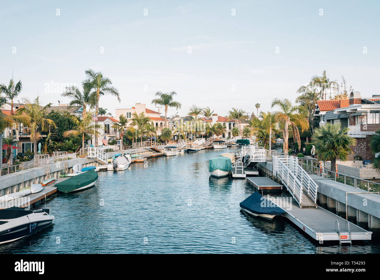 Boats and houses along a canal in Naples, Long Beach, California Stock ...