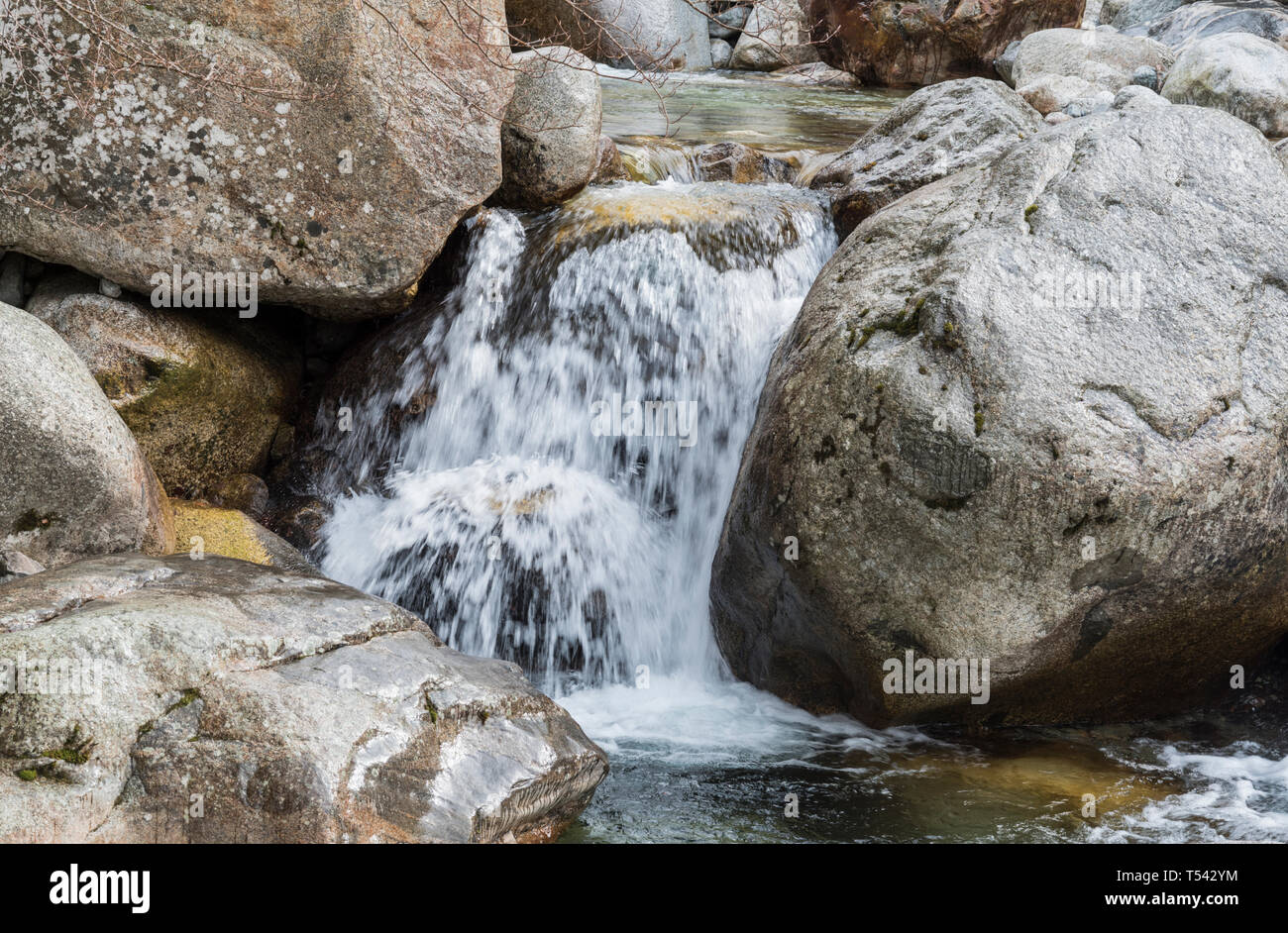 Water running over road hi-res stock photography and images - Alamy