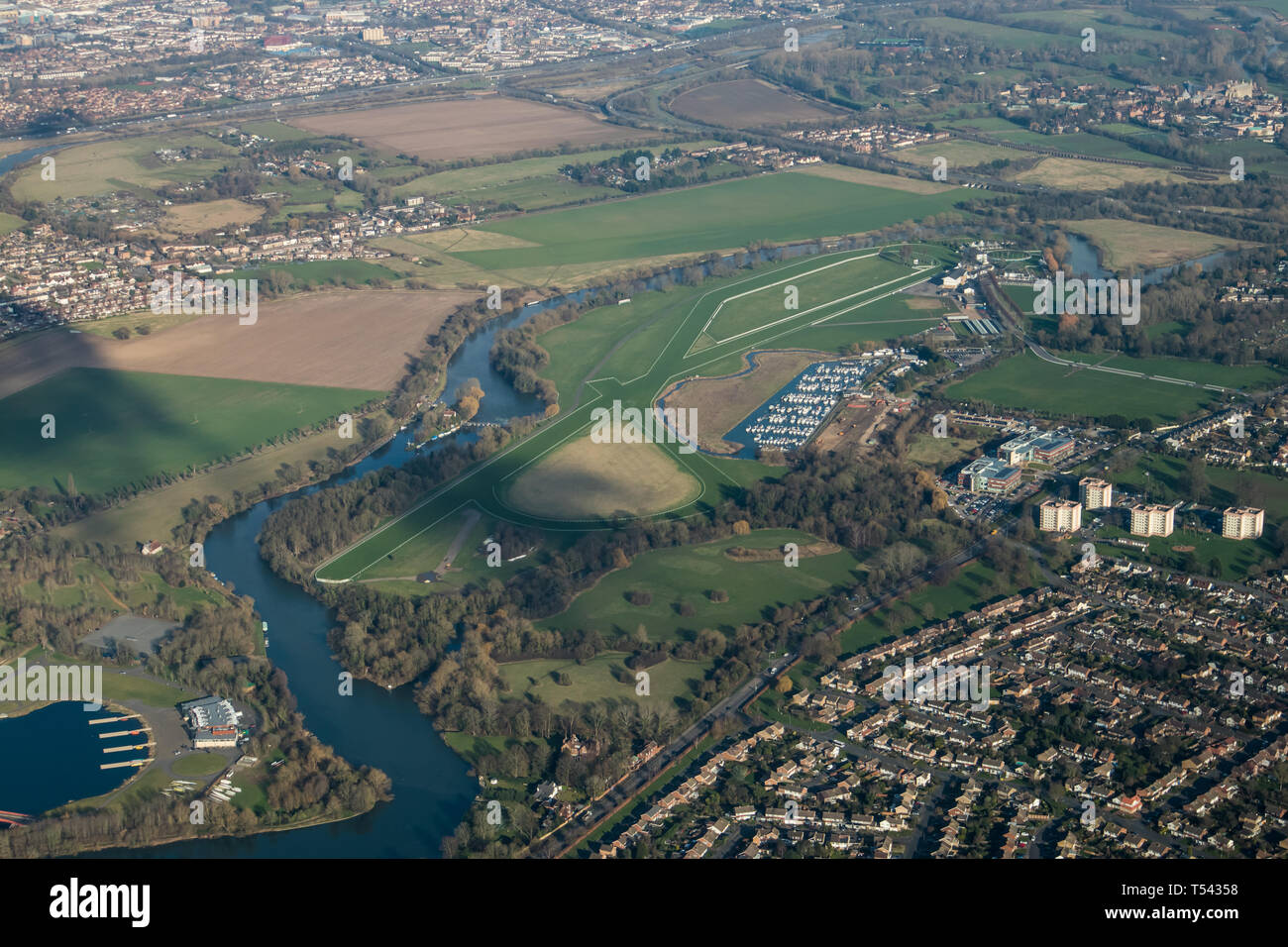 Royal windsor racecourse hi-res stock photography and images - Alamy
