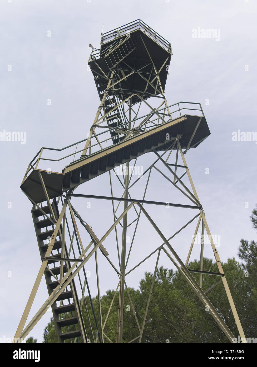 Old forest fire lookout tower hi-res stock photography and images - Alamy
