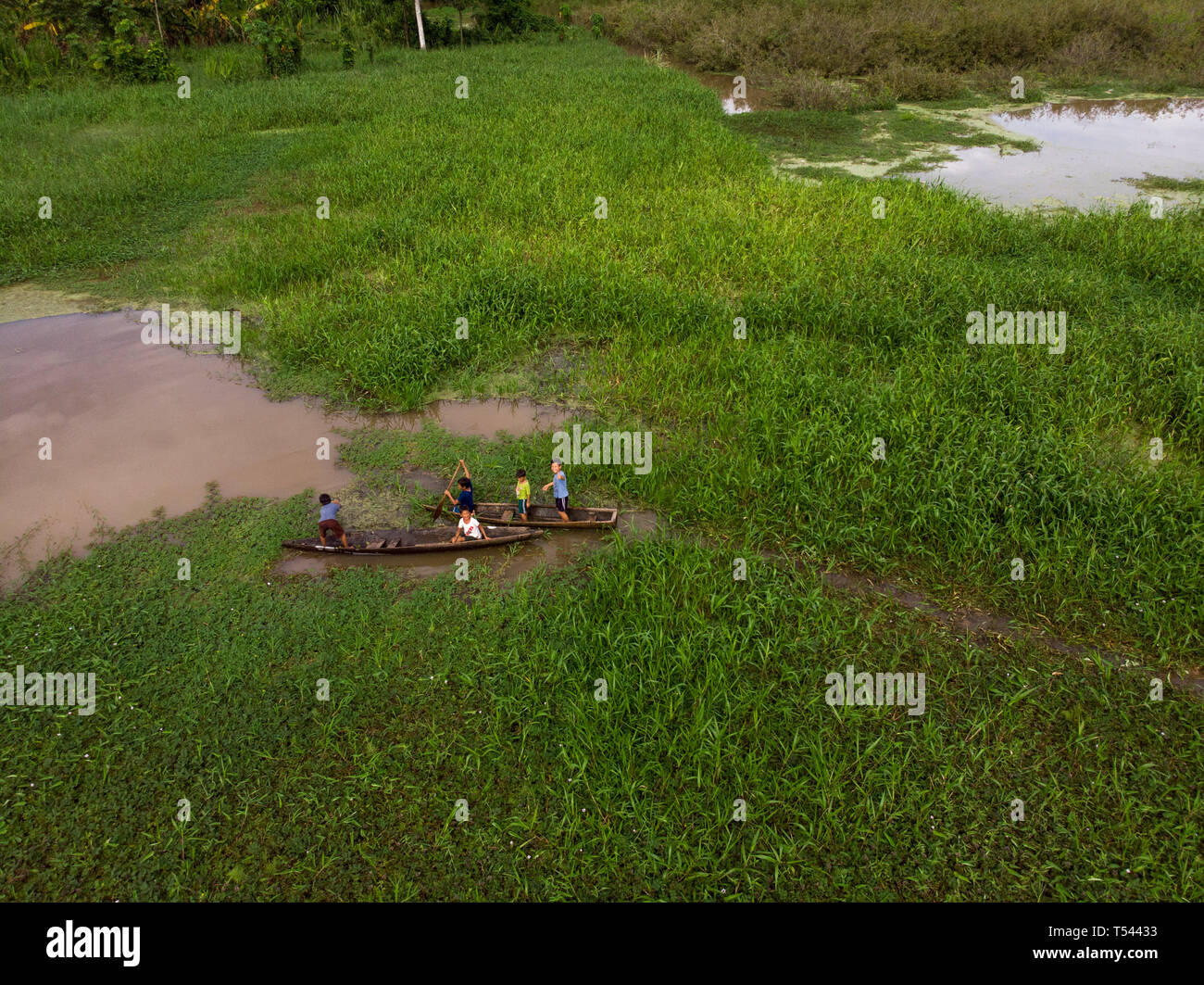 Kids exploring the amazon hi-res stock photography and images - Alamy